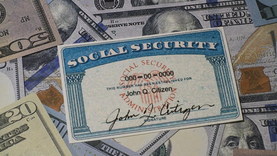 What is the difference between social security and social insurance ...