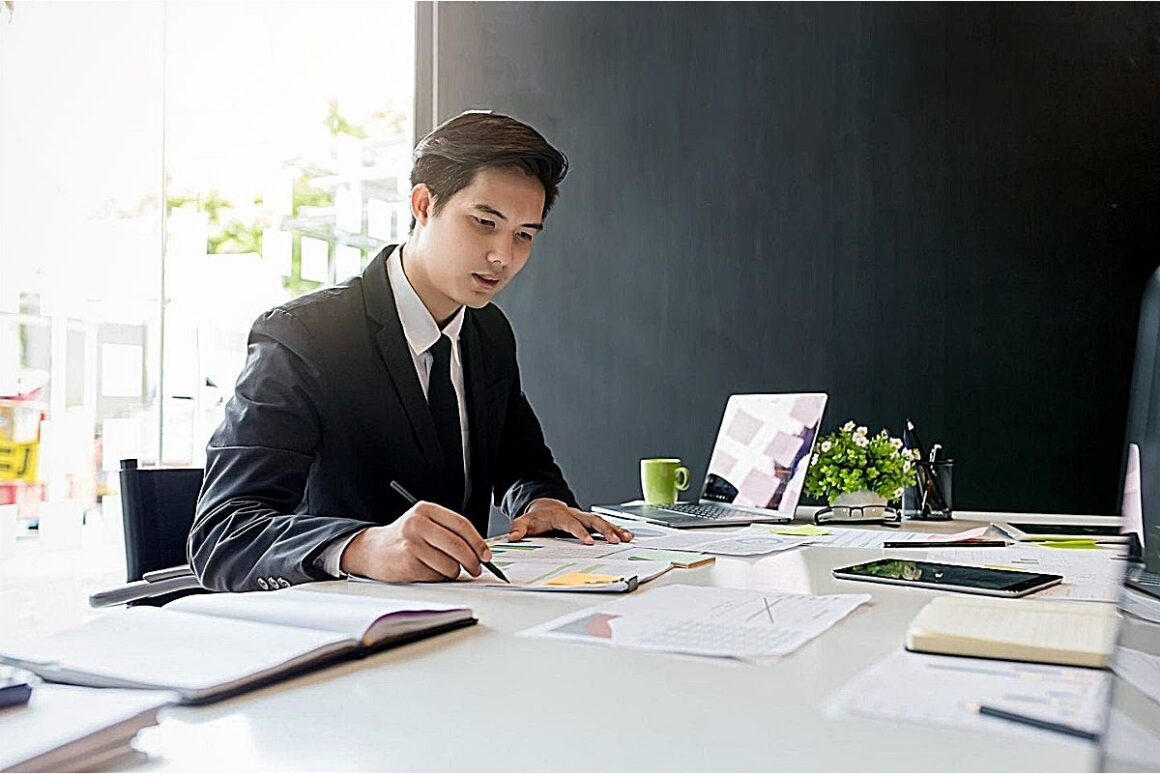 How to be an Underwriter? - Insurance Noon